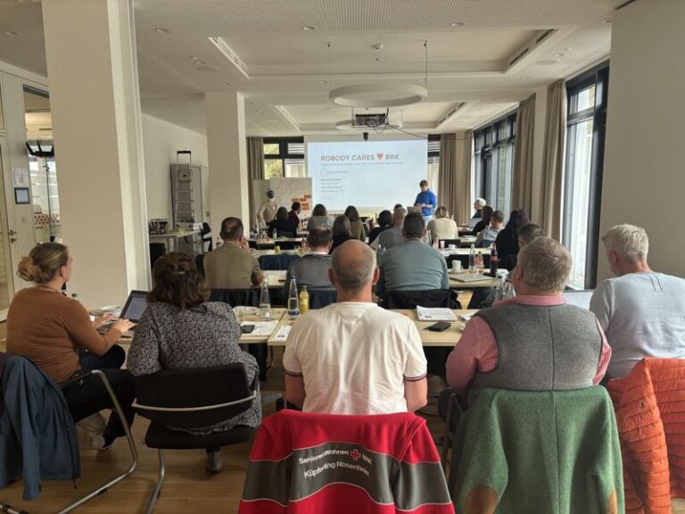 demoing Robody to 30 Deciders of the Social Service Society of the Bavarian Red Cross - DEVANTHRO
